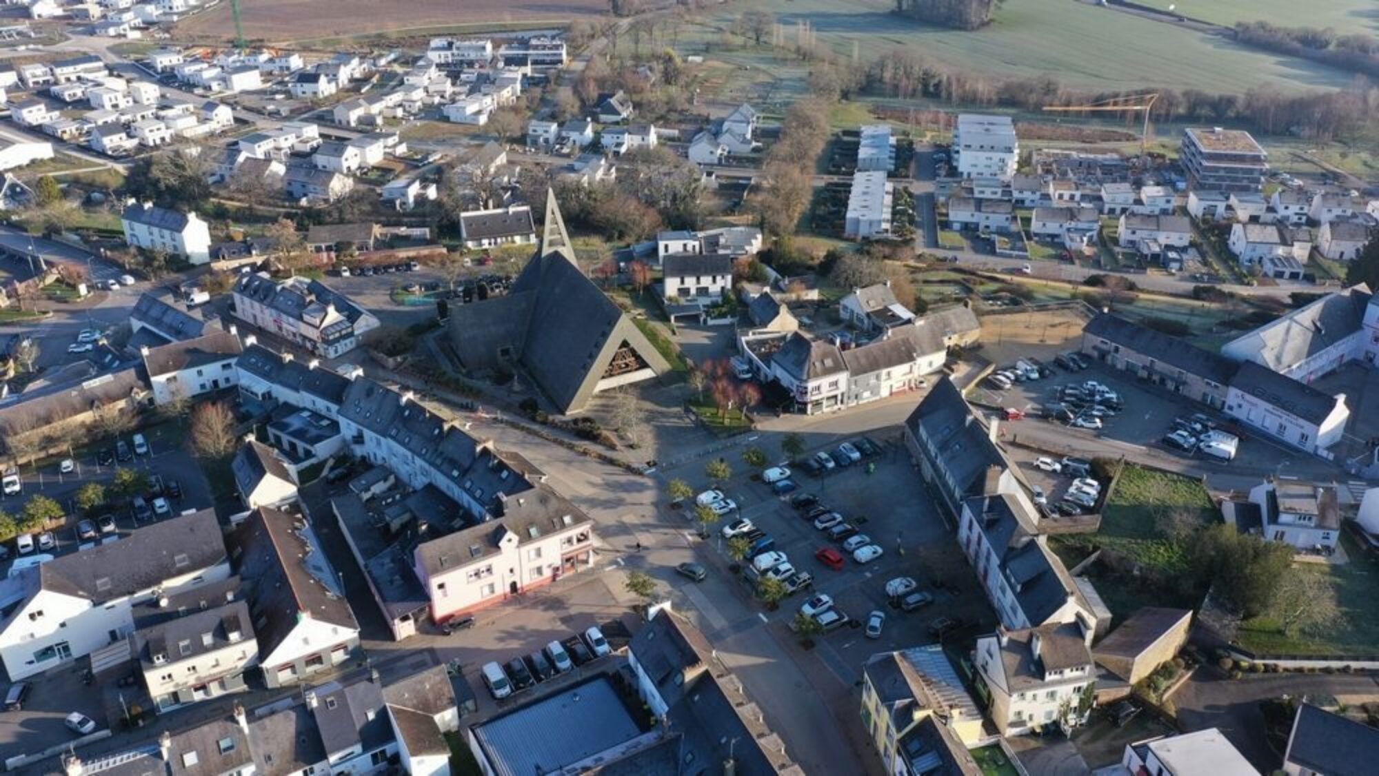Nouvelle mairie et requalification du centre-ville - Caudan (56)